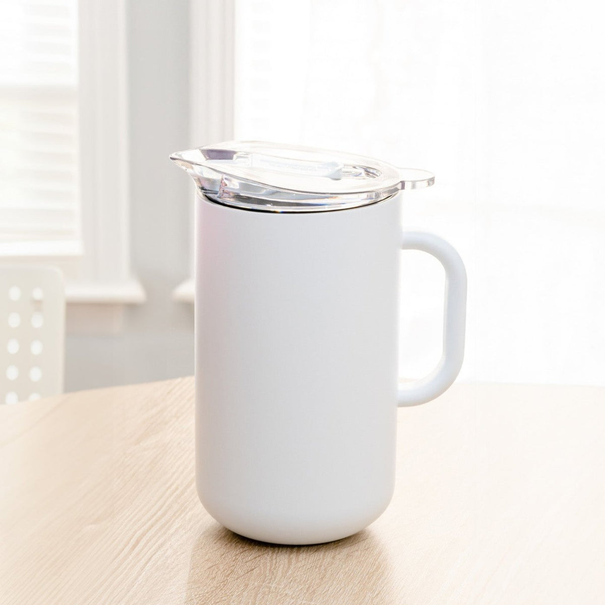 served Vacuum-Insulated Pitcher (2L) - White Icing