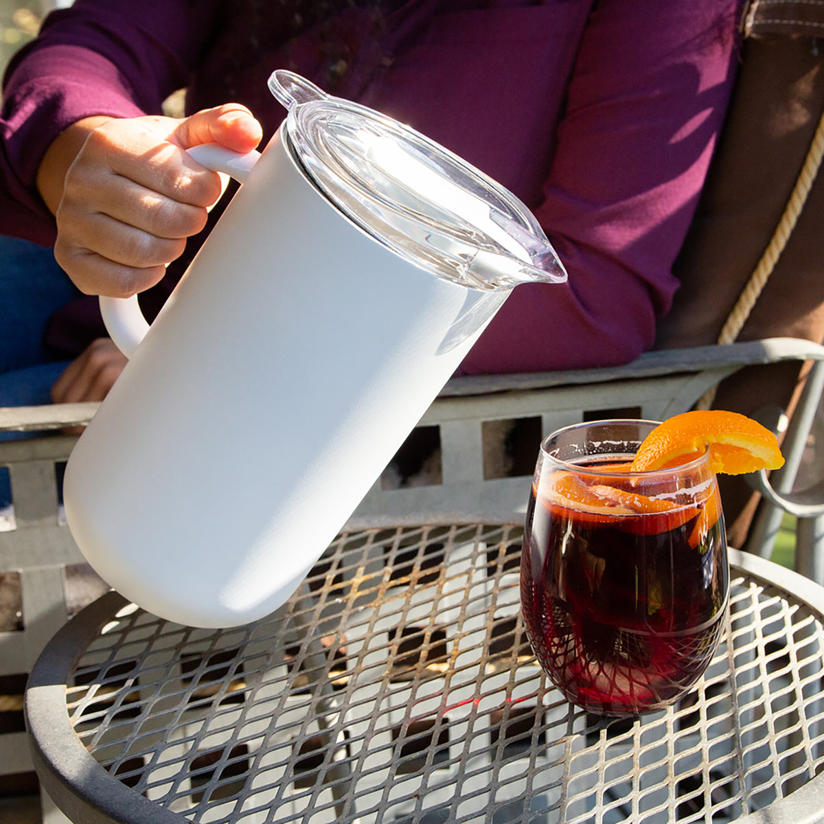 served Vacuum-Insulated Pitcher (2L) - White Icing